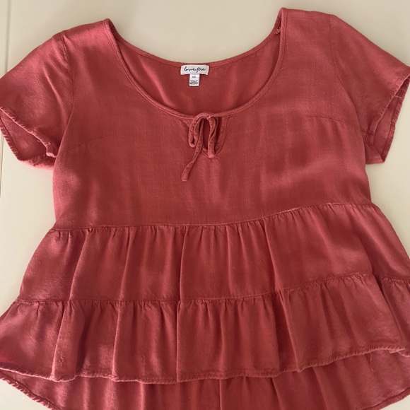 love, Fire | Tops | Short Sleeve Ruffled Bottom Top | Poshmark